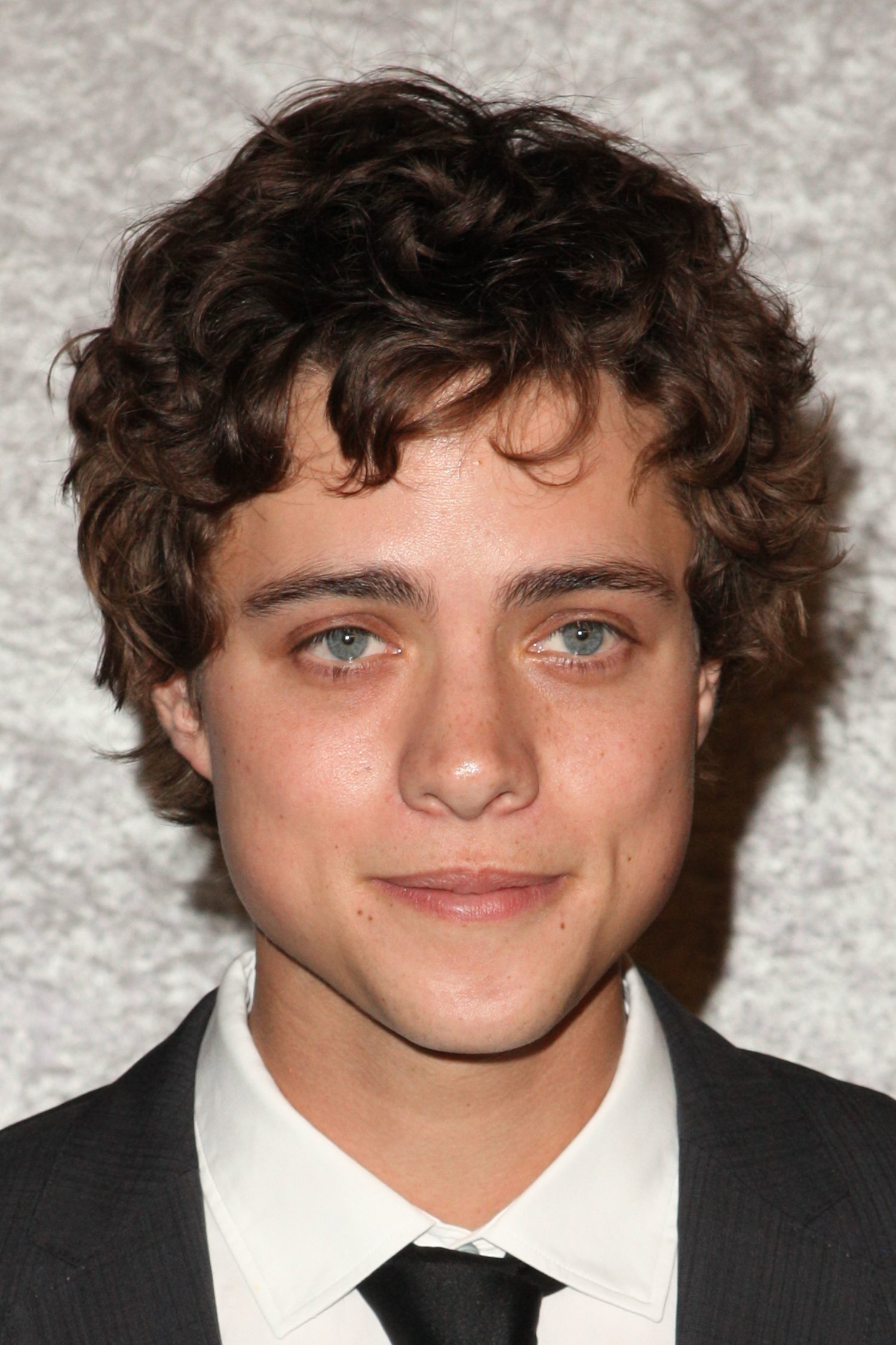 Douglas Smith Movie Trailers List | Movie-List.com